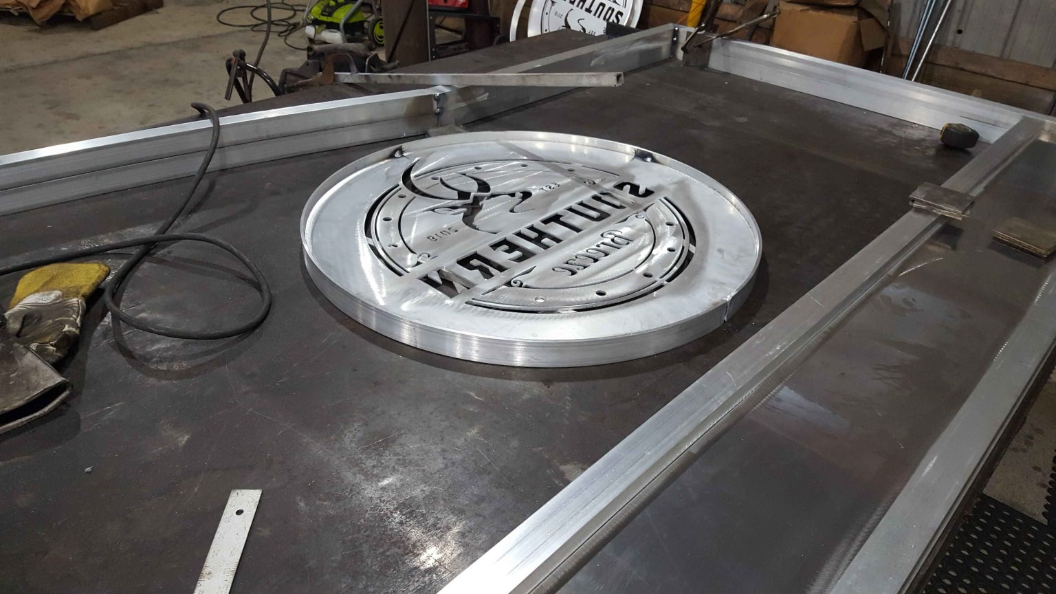 ALuminum Gate Frame And Logo By Jdr Metal Art | Custom Driveway Gates ...